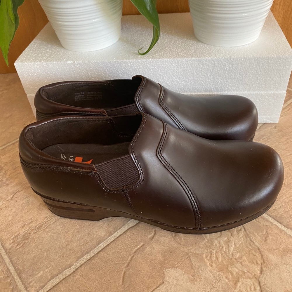 Dansko Nursing Shoe - Gem